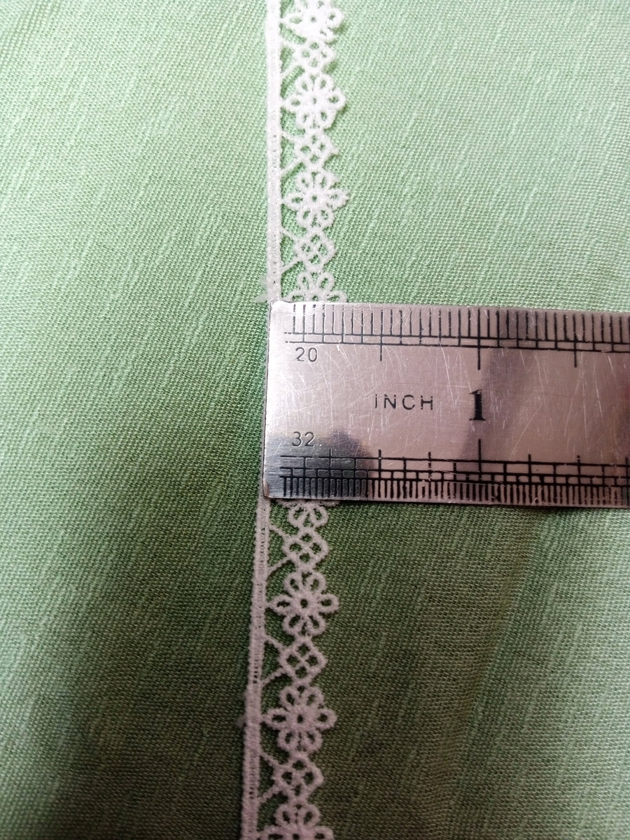 LC13316 - Milky Lace – Fancy Button Corner