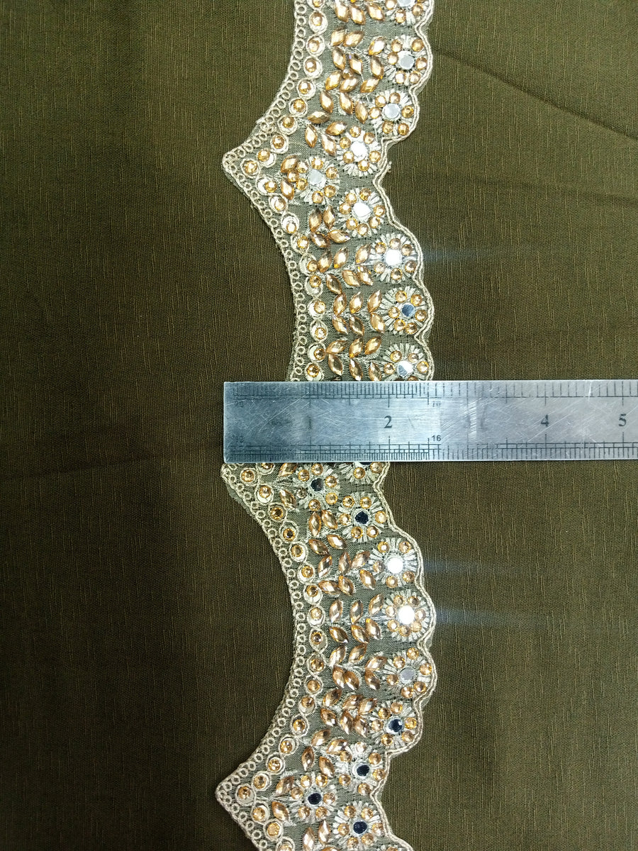 LC13942 - Indian Fancy Lace – Fancy Button Corner