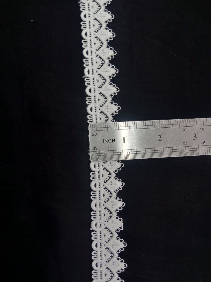 LC15165 - Milky Lace – Fancy Button Corner