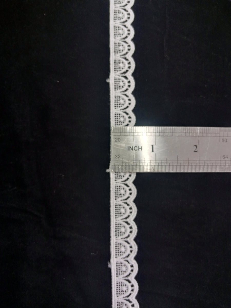 LC15166 - Milky Lace – Fancy Button Corner