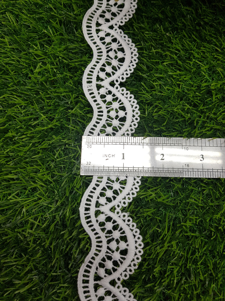 LC11213 - Milky Lace – Fancy Button Corner